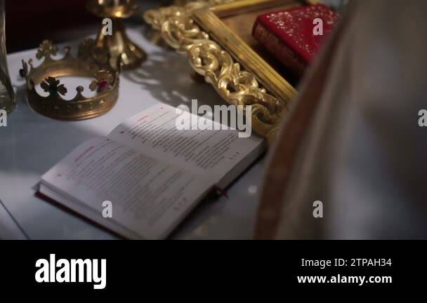 Cross altar on holy Stock Videos & Footage - HD and 4K Video Clips - Alamy