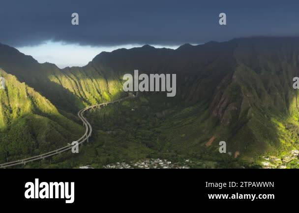 H3 interstate road Oahu island, Hawaii. Panorama landscape of scenic ...