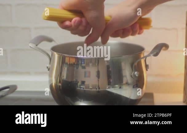 Pasta boil in water Stock Videos & Footage - HD and 4K Video Clips - Alamy