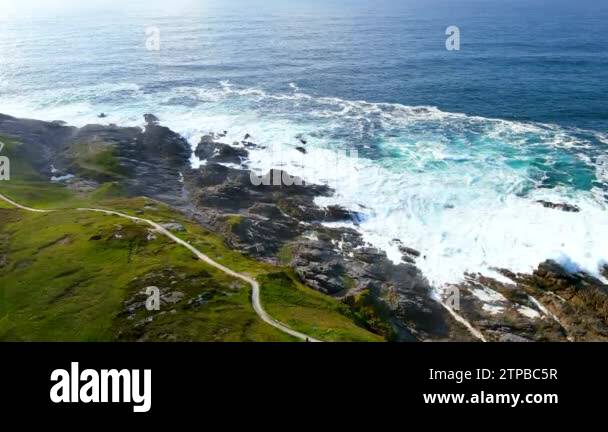 Malin Head Coastal Walk, path west from Banbas Crown, Malin Head ...