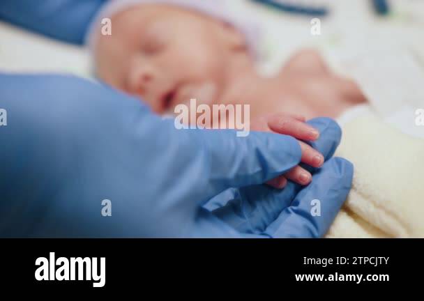 Premature baby in incubator in neonatal unit Stock Videos & Footage ...