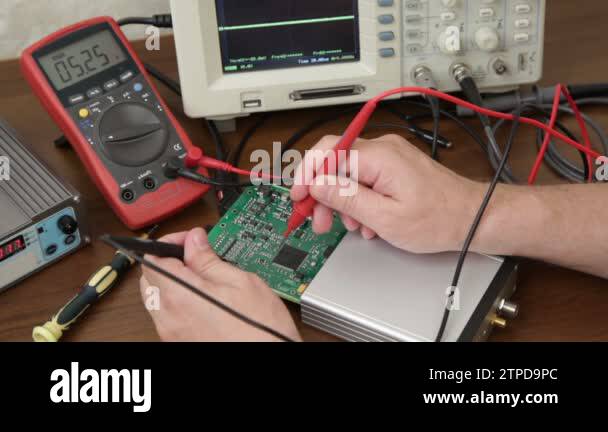 Oscilloscope probes Stock Videos & Footage - HD and 4K Video Clips - Alamy