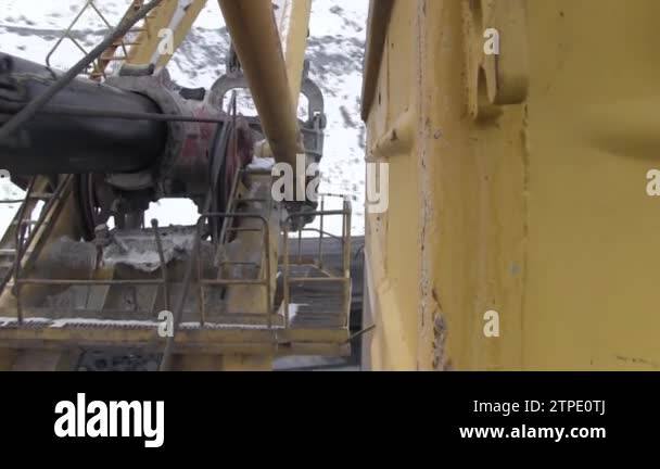 Nodes, parts and working mechanisms of the excavator.The mechanism of ...