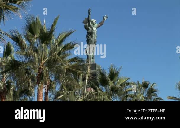 Welcome statue Stock Videos & Footage - HD and 4K Video Clips - Alamy