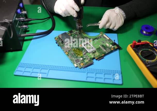 Solders Stock Videos & Footage - HD and 4K Video Clips - Alamy