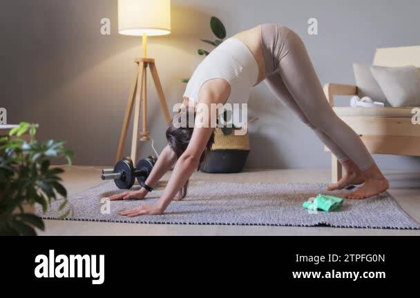 Pose wellness Stock Videos & Footage - HD and 4K Video Clips - Alamy