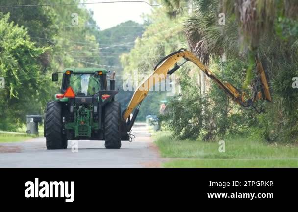 Utility pruning Stock Videos & Footage - HD and 4K Video Clips - Alamy