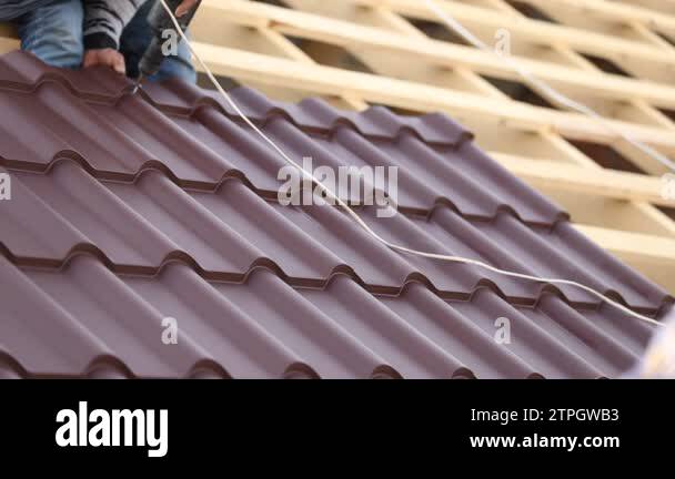 Roofing workers Stock Videos & Footage - HD and 4K Video Clips - Alamy