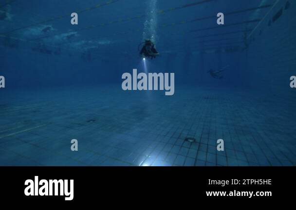 Scuba diving lesson swimming pool Stock Videos & Footage - HD and 4K ...