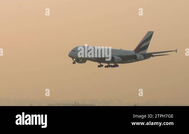 Emirates a380 engine Stock Videos & Footage - HD and 4K Video Clips - Alamy