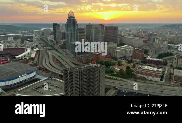Evening urban landscape of downtown district of Cincinnati in Ohio ...