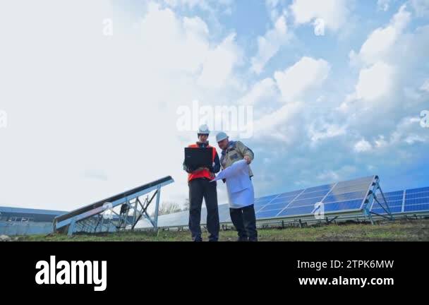 Solar panel engineer Stock Videos & Footage - HD and 4K Video Clips - Alamy