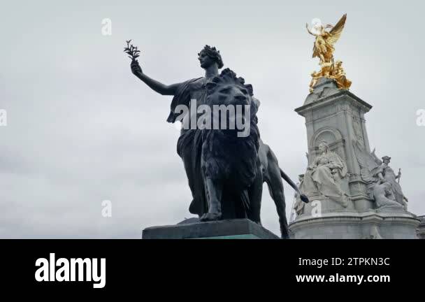 Historic statues Stock Videos & Footage - HD and 4K Video Clips - Alamy