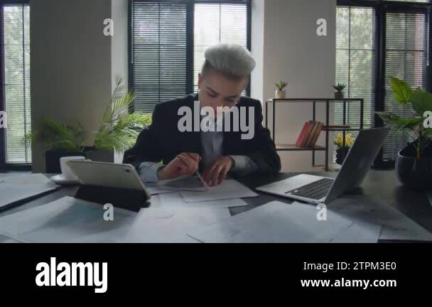 Put signs Stock Videos & Footage - HD and 4K Video Clips - Alamy