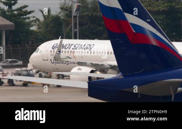 PHUKET, THAILAND - FEBRUARY 25, 2023: Tractor pulling Airbus A321 of ...