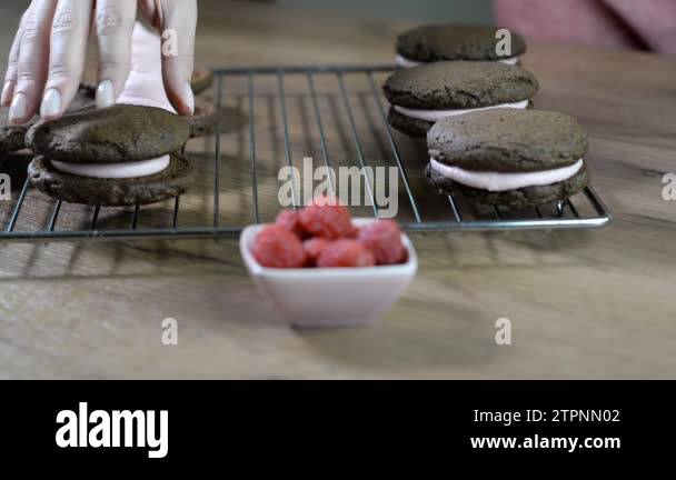 Cupcake sandwich Stock Videos & Footage - HD and 4K Video Clips - Alamy