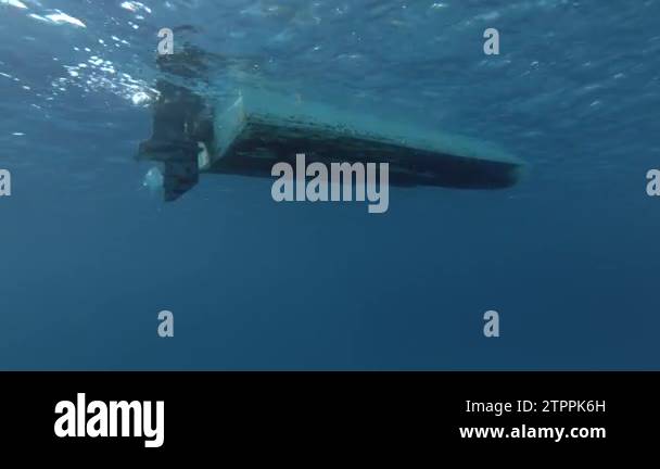 Underwater view boat Stock Videos & Footage - HD and 4K Video Clips - Alamy