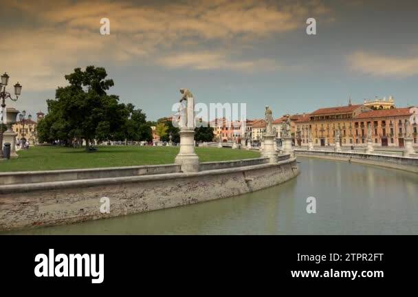Prato della Valle elliptical square in Padua, ULTRA HD 4k, real time ...