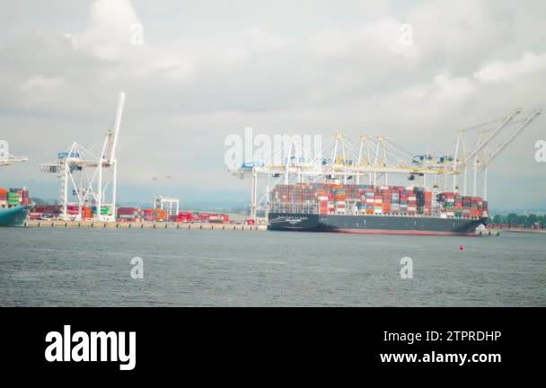Loading container ships port vancouver Stock Videos & Footage - HD and ...