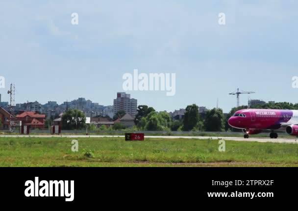 Plane Airbus A320-200 Stock Video Footage - Alamy