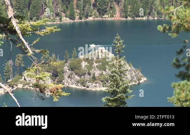 Emerald rock Stock Videos & Footage - HD and 4K Video Clips - Alamy