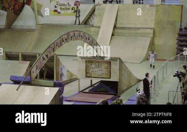 Raised arch Stock Videos & Footage - HD and 4K Video Clips - Alamy