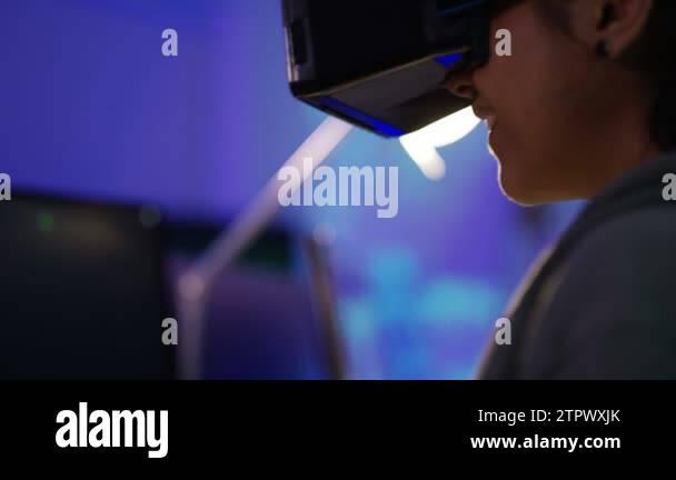 Virtual reality viewer Stock Videos & Footage - HD and 4K Video Clips ...