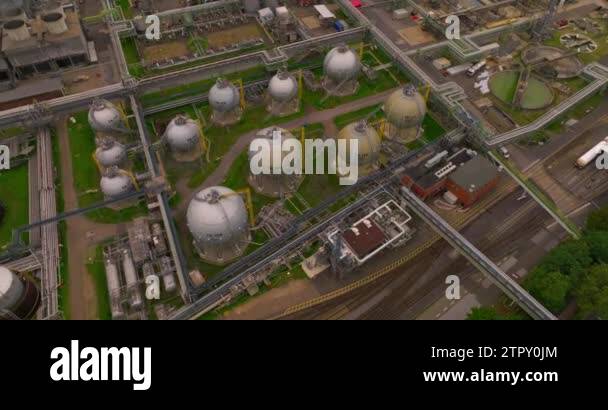 Oil refinery germany Stock Videos & Footage - HD and 4K Video Clips - Alamy