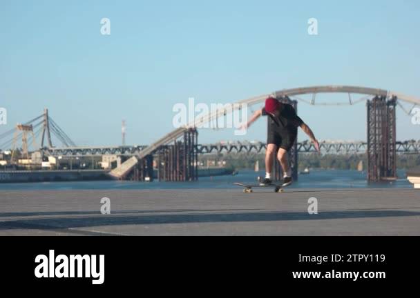 Skateboarding trick Stock Videos & Footage - HD and 4K Video Clips - Alamy