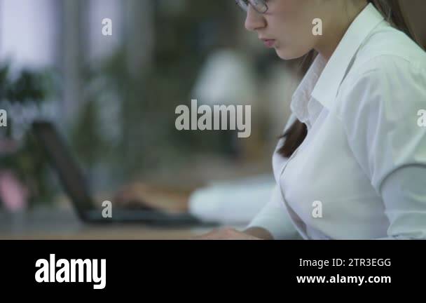 Meet paper Stock Videos & Footage - HD and 4K Video Clips - Alamy