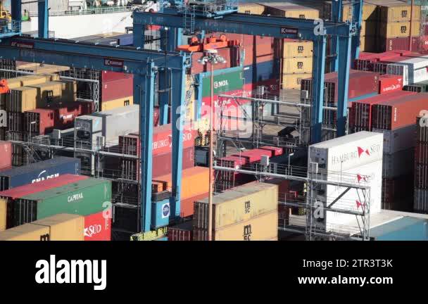 Rtg cranes Stock Videos & Footage - HD and 4K Video Clips - Alamy