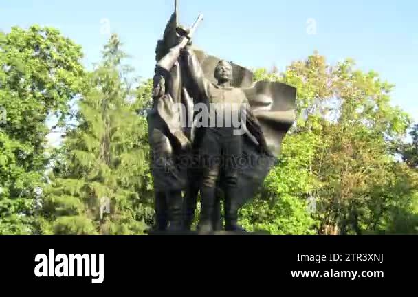 Statue victor statue victory monument Stock Videos & Footage - HD and ...