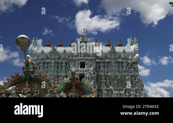 Suchindram temple dedicated to the gods Shiva, Vishnu and Brahma ...