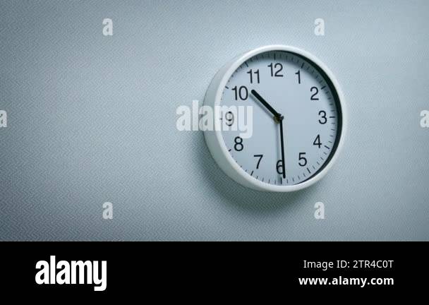 10 30 on clock Stock Videos & Footage - HD and 4K Video Clips - Alamy