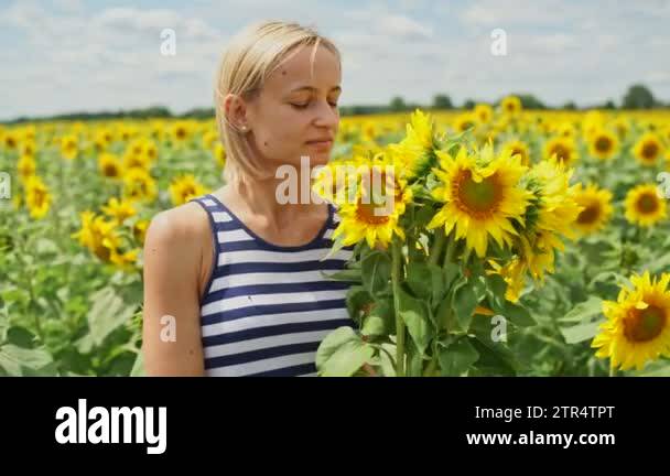 Boy with sunflower Stock Videos & Footage - HD and 4K Video Clips - Alamy