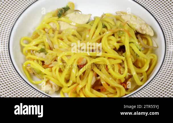 Chicken chow mein Stock Videos & Footage - HD and 4K Video Clips - Alamy