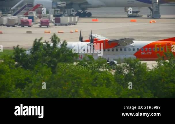 Airplane ATR 72-500 landing Stock Video Footage - Alamy