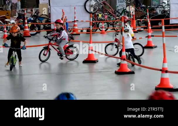 Group 6 racing Stock Videos & Footage - HD and 4K Video Clips - Alamy