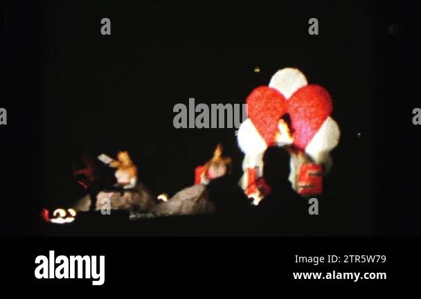Queen waving Stock Videos & Footage - HD and 4K Video Clips - Alamy