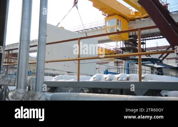 Gantry crane cab Stock Videos & Footage - HD and 4K Video Clips - Alamy