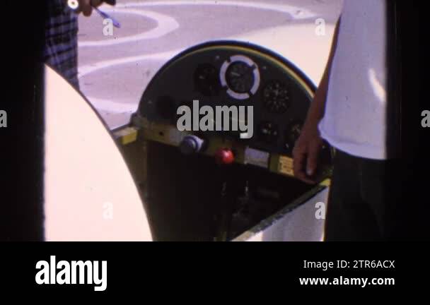 Working on a plane Stock Videos & Footage - HD and 4K Video Clips - Alamy