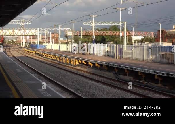 Southall station Stock Videos & Footage - HD and 4K Video Clips - Alamy