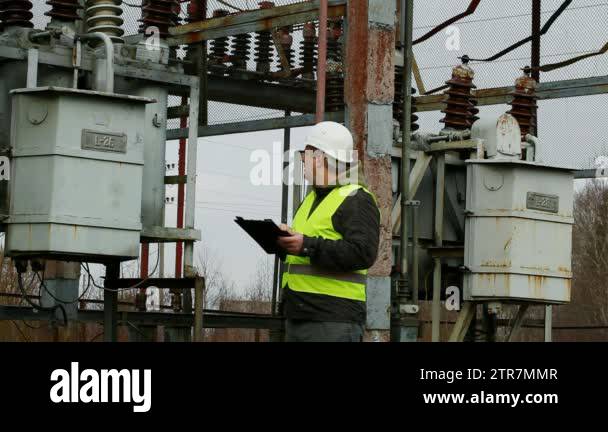 Engineer worker Stock Videos & Footage - HD and 4K Video Clips - Alamy