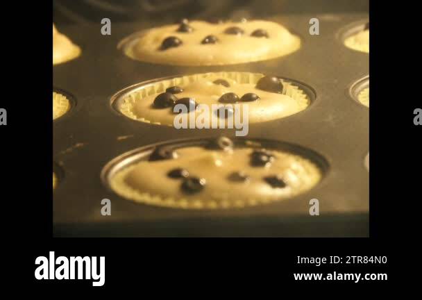 Oven time Stock Videos & Footage - HD and 4K Video Clips - Alamy