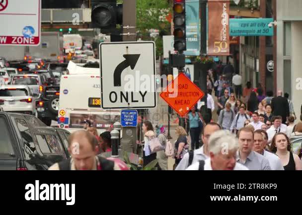 Commuters in Downtown Chicago Loop. Crowded Chicago city center of ...