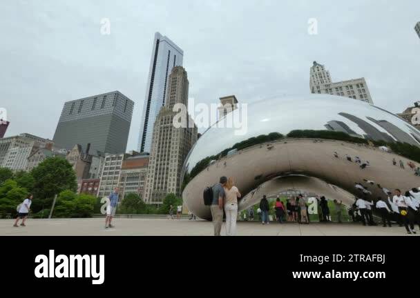 Tourists at the Chicago Bean Monument in Millennium Park. Crowds ...