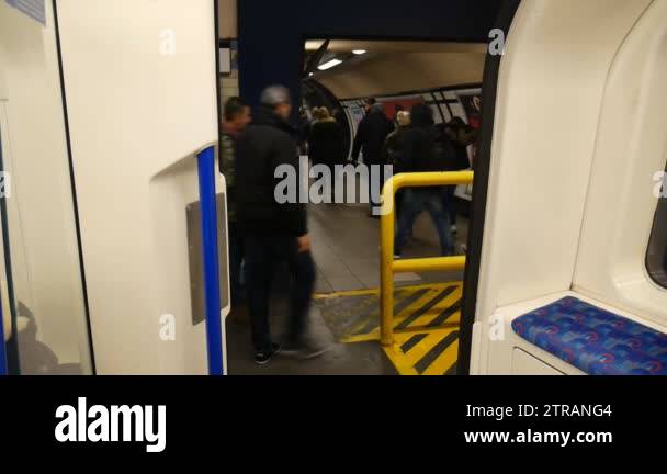 Doors close train Stock Videos & Footage - HD and 4K Video Clips - Alamy