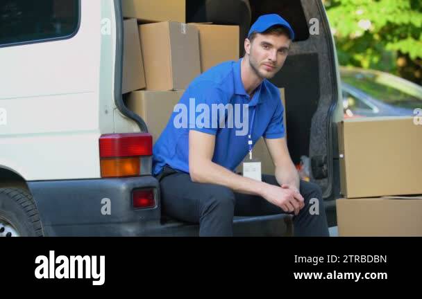 Full up van Stock Videos & Footage - HD and 4K Video Clips - Alamy