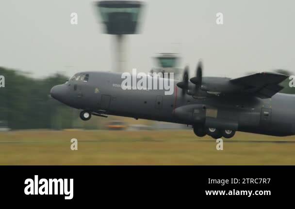 Lockheed C-130J Super Hercules emergency take off 10951 Stock Video Footage - Alamy