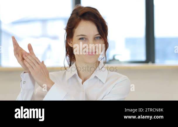 Clapping woman Stock Videos & Footage - HD and 4K Video Clips - Alamy